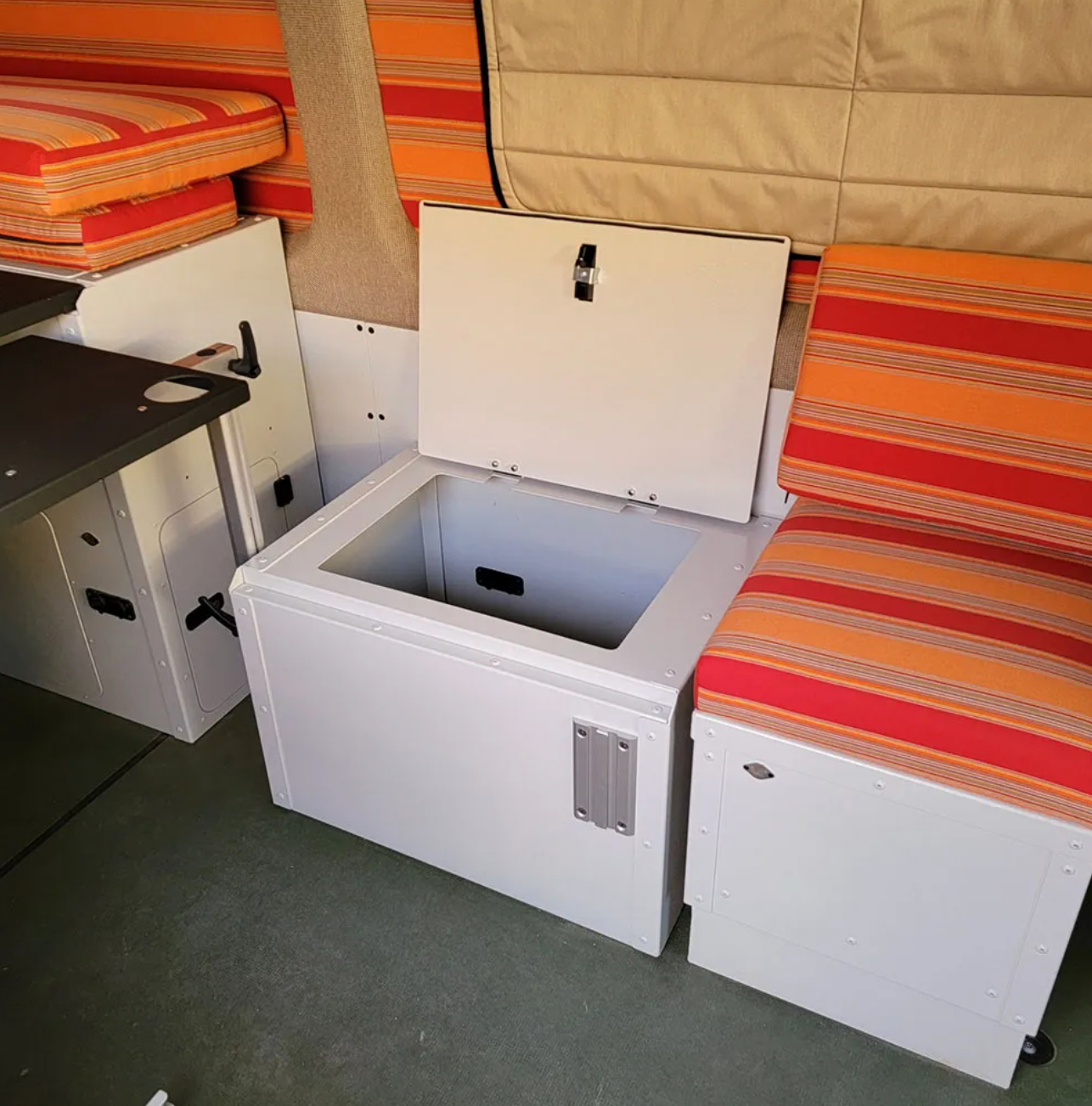 VS30: 2019+ - Lost Hiway - Bench Base - 60" | Sprinter-Source.com